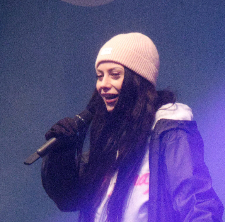 Tessa: Fra Gadekunstner til Charttopper og Skuespiller