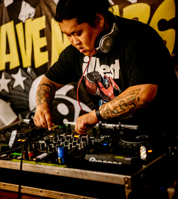 Simon Jul: En Multitalentet Underholder